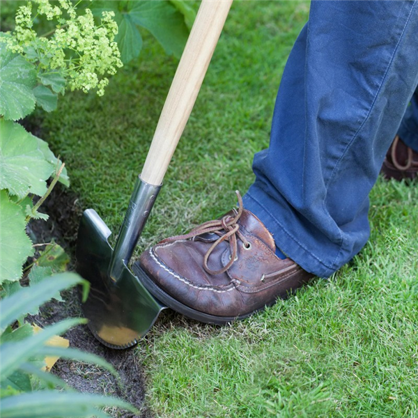 Burgon & Ball Half Moon Lawn Edger | Waterperry Gardens - Oxfordshire ...